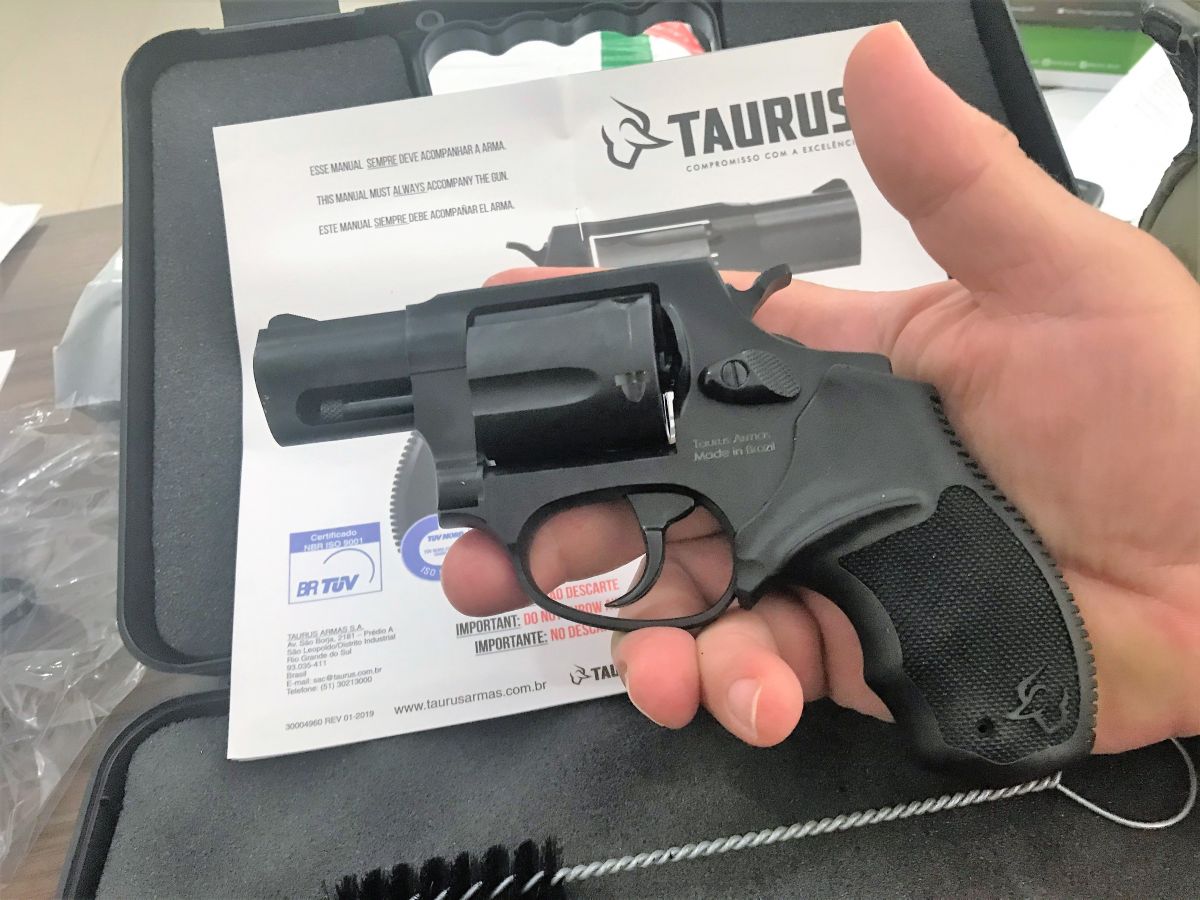 ALFA ARMERIA - REVÓLVER TAURUS RT 605 .357 MAG CARBONO FOSCO 2